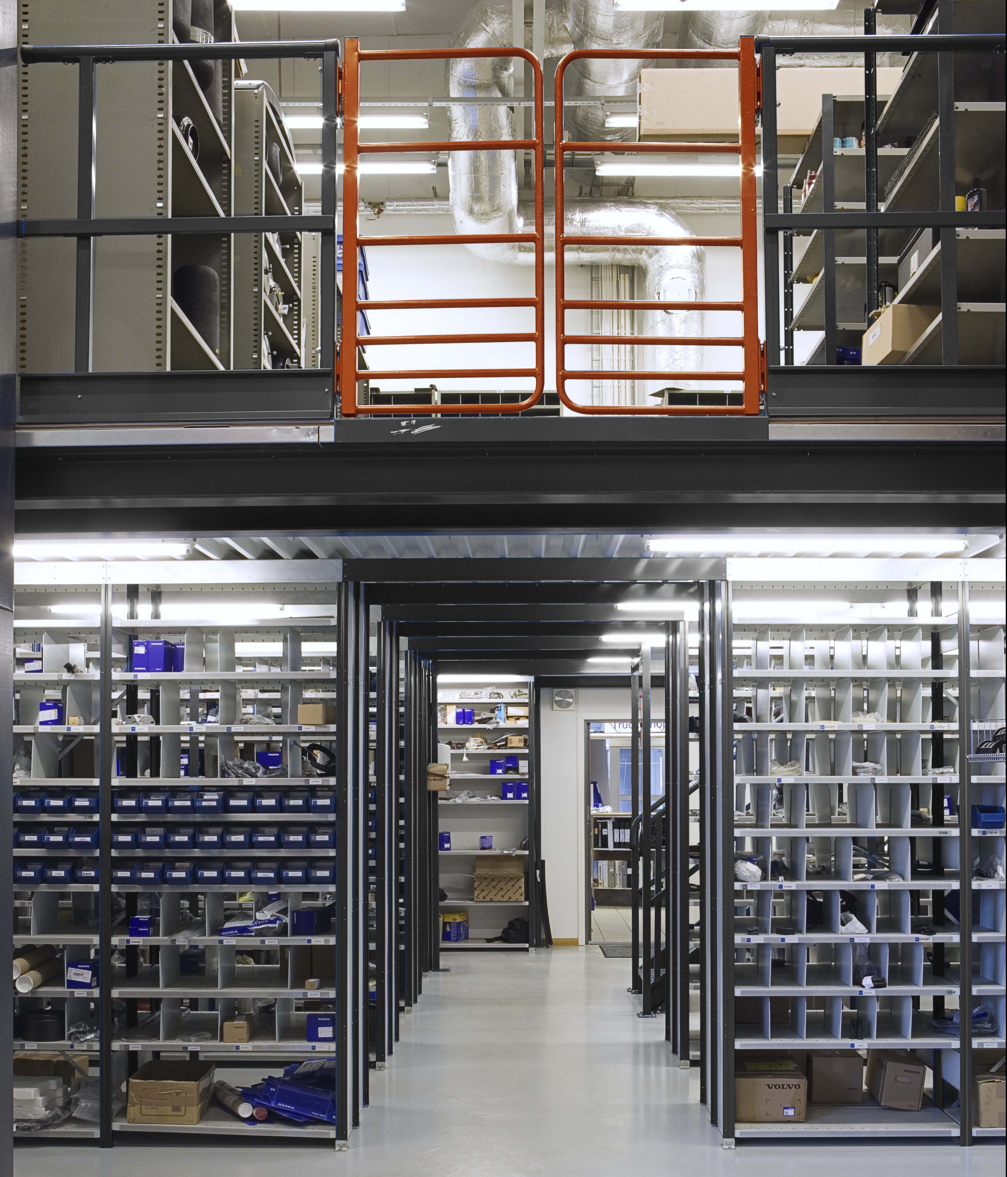 Entresol - Frigör ytor & utnyttja din lagerlokal effektivt | EAB